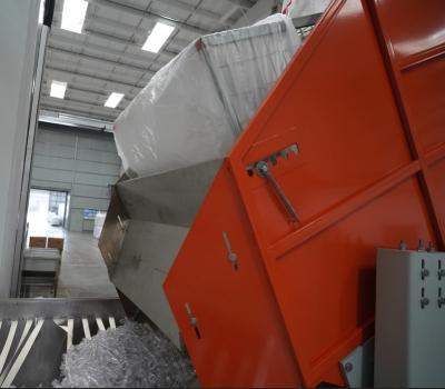 Cina Sistema automatico di alimentazione tappi per applicazioni Blow-Fill-Cap (BFC) in vendita