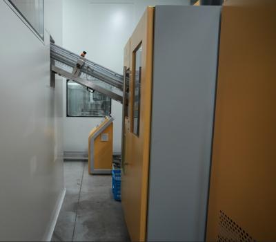 Cina Sistema automatico di alimentazione tappi per applicazioni Blow-Fill-Cap (BFC) in vendita