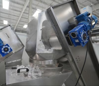 Cina Sistema automatico di alimentazione tappi per applicazioni Blow-Fill-Cap (BFC) in vendita