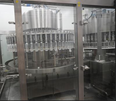 Cina Imbottigliatrice per acqua ad alta velocità 24.000 BPH: precisione ed efficienza per gli impianti di imbottigliamento moderni in vendita