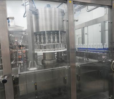 Cina Imbottigliatrice per acqua ad alta velocità 24.000 BPH: precisione ed efficienza per gli impianti di imbottigliamento moderni in vendita