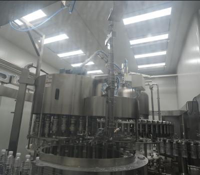 Cina Tappatrice ad alta velocità per linee di produzione di acqua in bottiglia a 26.000 BPH in vendita
