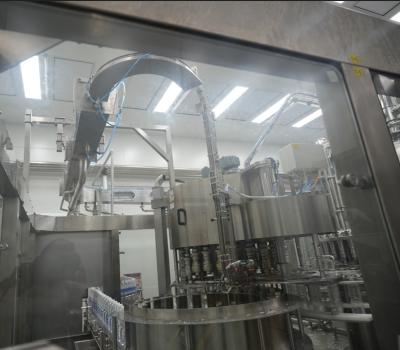 Cina Lavatrice di tappi a alta velocità controllata da PLC per la linea di imbottigliamento per le linee di produzione di acqua in bottiglia da 60.000 BPH in vendita