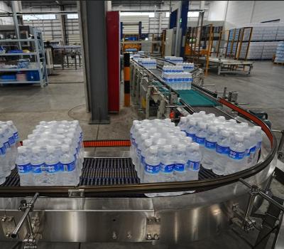 Cina Confezionatrice automatica per casse per la produzione di acqua in bottiglia - Soluzione di imballaggio ad alta efficienza in vendita