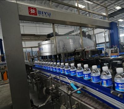 Cina Etichettatrice per bottiglie con sistema hot melt Soluzione di etichettatura di precisione ad alta velocità in vendita
