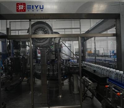 Cina Etichettatrice per bottiglie con sistema hot melt Soluzione di etichettatura di precisione ad alta velocità in vendita
