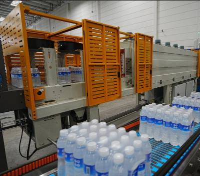 Cina Attrezzature di imballaggio di bevande conformi alla FDA per acqua in bottiglia ad alta efficienza energetica in vendita