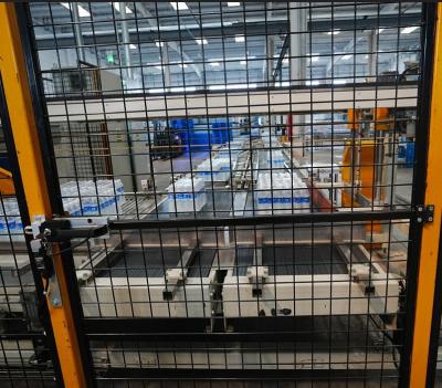 Cina Sistema di palletizzazione automatico di precisione per la linea di produzione di acqua in bottiglia da 42.000 BPH in vendita