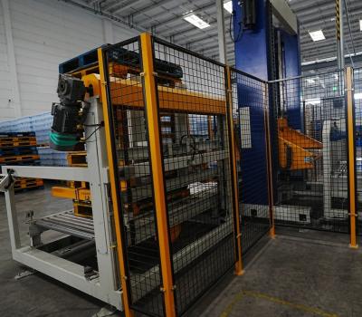 Cina Sistema di palletizzazione automatico di precisione per la linea di produzione di acqua in bottiglia da 42.000 BPH in vendita