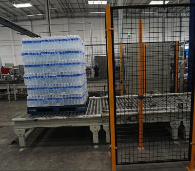 Cina Sistema di palletizzazione automatico di precisione per la linea di produzione di acqua in bottiglia da 42.000 BPH in vendita