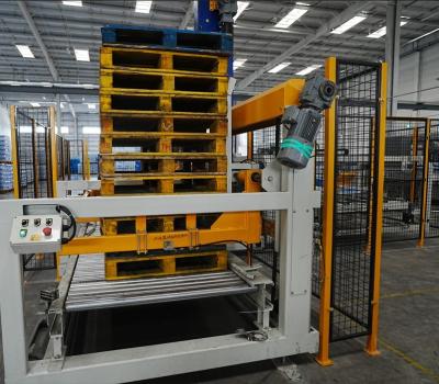 Cina Pallettizzatore per acqua in bottiglia da 35KW per linea di produzione di acqua in bottiglia da 42.000 BPH in vendita