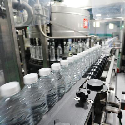 Cina Sito clienti Yunnan Honghe, 54.000 bottiglie all'ora Macchina per l'etichettatura OPP ad alta velocità in vendita