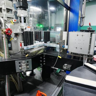 Cina Sito clienti Yunnan Honghe, 54.000 bottiglie all'ora Macchina per l'etichettatura OPP ad alta velocità in vendita