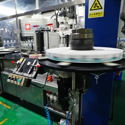 Cina 5.5kw Modulare autoadesivo caldo di fusione della colla di etichettatura macchina 48000bottiglie/ora in vendita