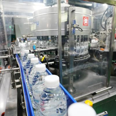 Cina 5.5kw Modulare autoadesivo caldo di fusione della colla di etichettatura macchina 48000bottiglie/ora in vendita