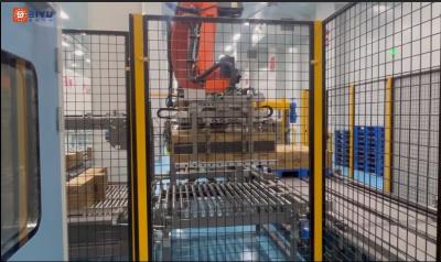 China Pneumatic Robot Case Beverage Palletizer Machine Programmable Customized for sale