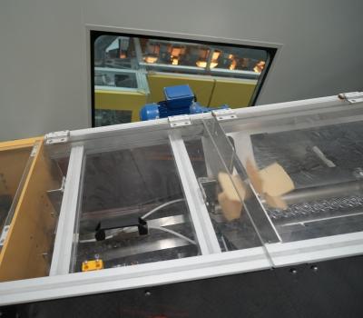 중국 1.5kW 캡 피더 머신 음식 음료 산업의 틴 캔 캡 머신 판매용