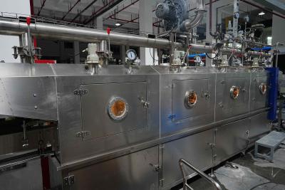 Cina Macchina di etichettatura a manica completamente automatica ad alta velocità per la linea di produzione di bevande di succo d'arancia in vendita