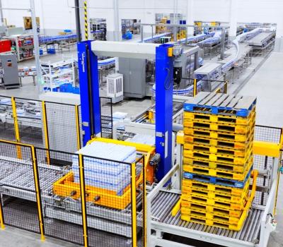 China 32000bph Full Automatic PET Bottled Water Production Line with 100-2000ml Capacity and 6000-72000bph Output for sale