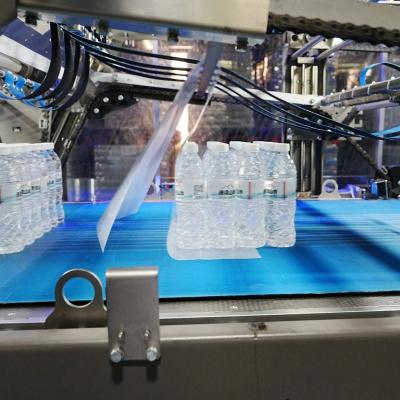 Cina Imballaggio automatico con consumo inferiore a 40 kW e temperatura di riscaldamento di 200 °C per un imballaggio efficiente in vendita