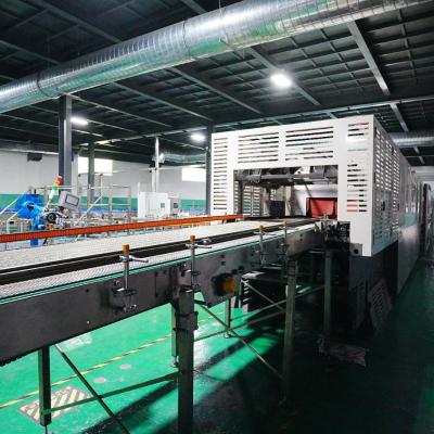 China Geautomatiseerde krimpfoliemachine met roestvrijstalen verwarming en elektronische snelheidsregeling voor 80 verpakkingen per minuut Te koop