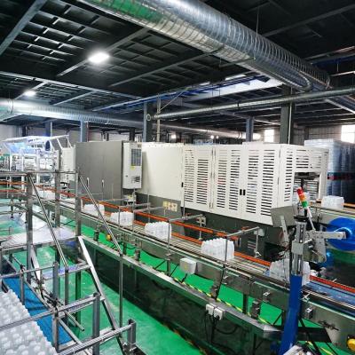 Cina 80 confezioni al minuto Macchina di avvolgimento automatica per 500 ml di bevande in scatola con capacità da 100 g a 3 kg in vendita