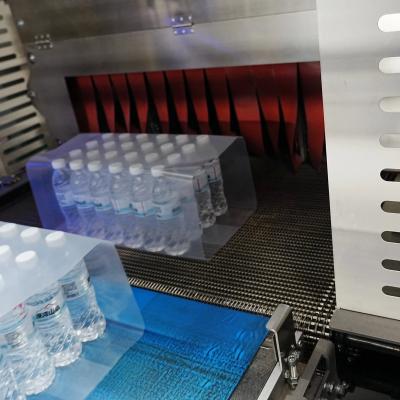 Cina Macchina di imballaggio automatico a pellicola in PE con capacità da 12.000 a 48.000 bottiglie/ora e design aperto su entrambe le estremità in vendita