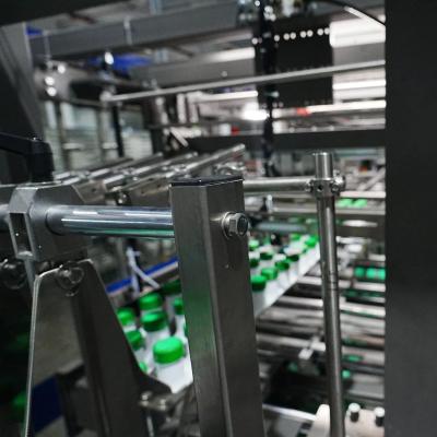 China Stabile Leistung CE-ISO-zertifizierter automatischer Kofferverpacker mit Touchscreen-Steuerung für Getränkeflaschen zu verkaufen