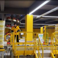 China Fully Automatic Robotic Arm Depalletizer 800 Cans per Minute Bottle Depalletizer for sale