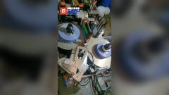 Automatic label splicing without speed reduction, widely used in various product labeling machines