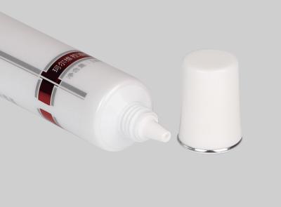 Cina Metropolitana liquida del fondamento di compressione della metropolitana D22mm 10-30ml della crema cosmetica di plastica vuota su ordinazione dell'occhio con l'ugello in vendita