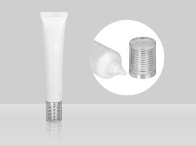 Cina Metropolitana molle di plastica liquida del fondamento D22mm 10-30ml dei tubi cosmetici su ordinazione lunghi dell'ugello con la vite sul cappuccio in vendita