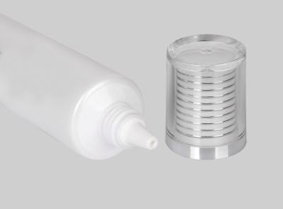 Cina Metropolitana molle di plastica liquida del fondamento D22mm 10-30ml dei tubi cosmetici su ordinazione lunghi dell'ugello con la vite sul cappuccio in vendita