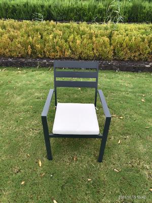 China capa al aire libre de amontonamiento de aluminio del polvo de la silla de los apoyabrazos de la altura de los 64cm en venta