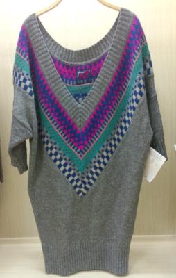 中国 編まれたアルパカのセーターは冬 V の首の Batwing の袖の女性のために設計します 販売のため