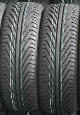 中国 205/40ZR17 205/50ZR17 215/40ZR17 の自動タイヤは平らなタイヤをすべての地勢のタイヤの放射状のゴム製タイヤの乗用車のタイヤ動かします 販売のため