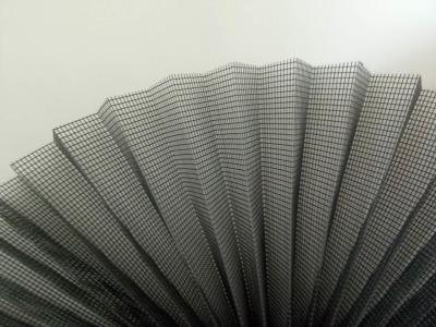 Κίνα 17*15 γκρίζο πτυχωμένο πολυεστέρας πλέγμα πλέγματος χρώματος για τις συρόμενες πόρτες προς πώληση