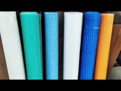 Wit/oranje glasvezel mesh gesneden tot 1-1,5 m 4*4 mm opening voor wandmaterialen