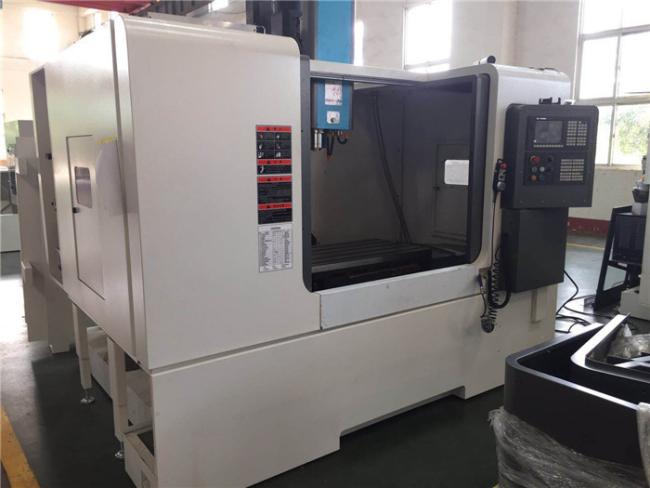 Vertical CNC Milling Machine CNC Machining Center VMC1060 