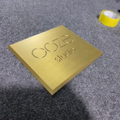 China Delicate Miniature Modern Brass Aluminum Custom Design Carving Plaque & Sign for Storefront for sale