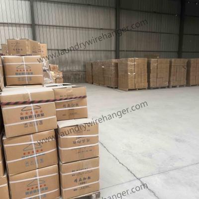 Cina 18inch Notched Dry Cleaner Hanger For Dry Cleaning Shop in vendita