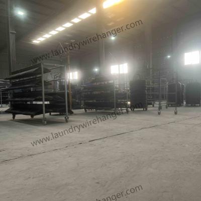 Cina 16inch Notched Dry Cleaner Hanger For Dry Cleaning Shop in vendita