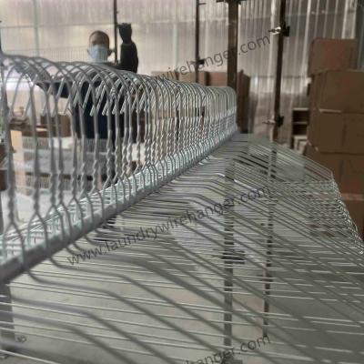 Cina 16inch Good Quality Wire Shirt Hangers For Laundromat in vendita