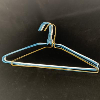 China Het klantgerichte Klerendraad Hanger Ingekerfte Schilderen Draagbaar voor Droge Reinigingsmachine Te koop
