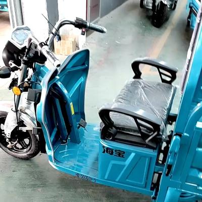China Field Cargo Using Electric Tricycle TukTukPetrolIndia BajajWallyEgypt Motorcycle 1.8 * 1.2M Carriage Box for sale