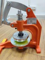 China Round Fabric Sample Cutter 100 sq cm Cutting Area Manual Textile Sampling Knife for sale