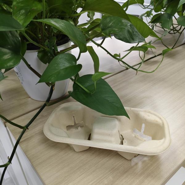 Quality The environmentally friendly embedded paper trays for coffee of brands such as Starbucks and Luckin can keep the coffee fixed in the bag. They are made of dry-pressed corrugated paper. for sale