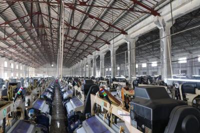 China Tecido ESD de grade antiestática de grade de 5 mm 110GSM avançado para roupas de sala limpa à venda