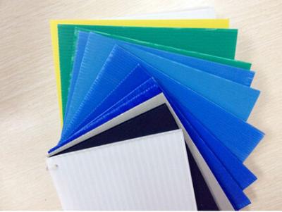 Cina La plastica ondulata conduttiva resistente alla corrosione riveste le scatole di plastica in vendita