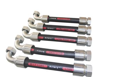 中国 Pressure Steel Wire Hydraulic Hose NBR Tube Exceeds SAE Standard -40.C to 85.C Range 販売のため